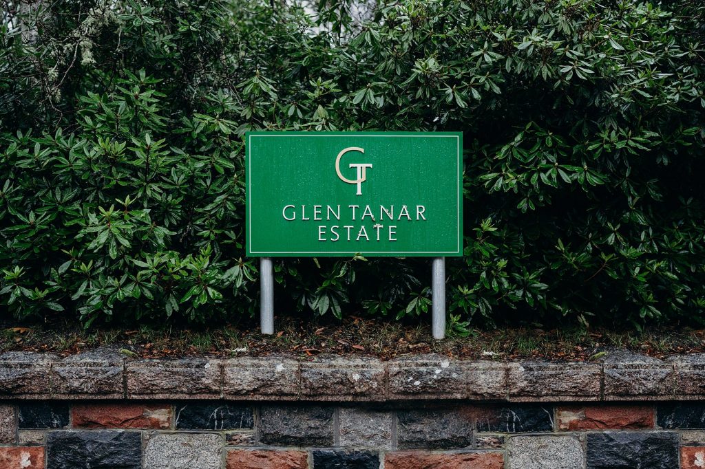 CHRISTMAS IN THE CAIRNGORMS: A GLEN TANAR ESTATE WEDDING